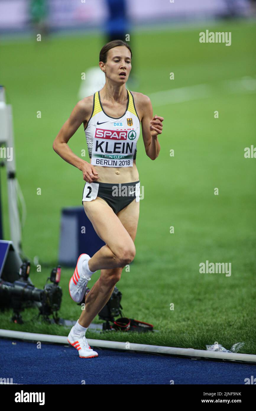 Hanna Klein running 5000 meters at the European Athletics Championships ...