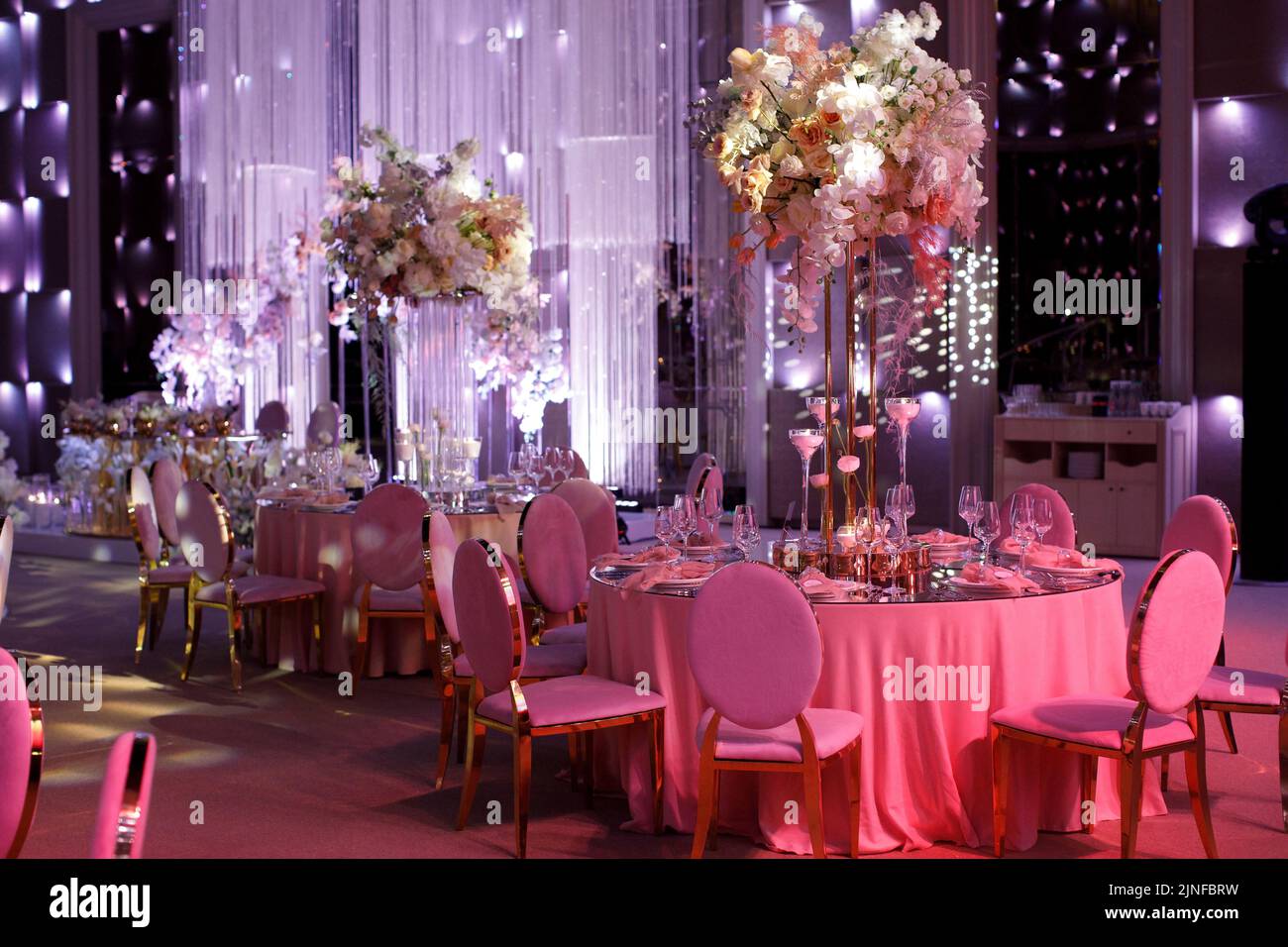 Tables set formal party hi-res stock photography and images - Alamy