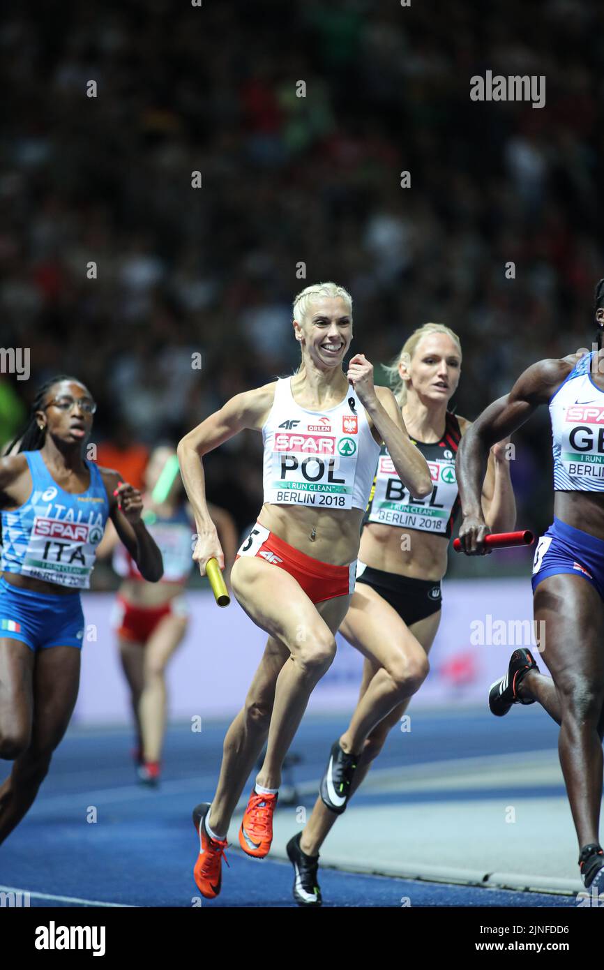 Iga Baumgart-Witan participating in the 4x400 meter relay at the ...
