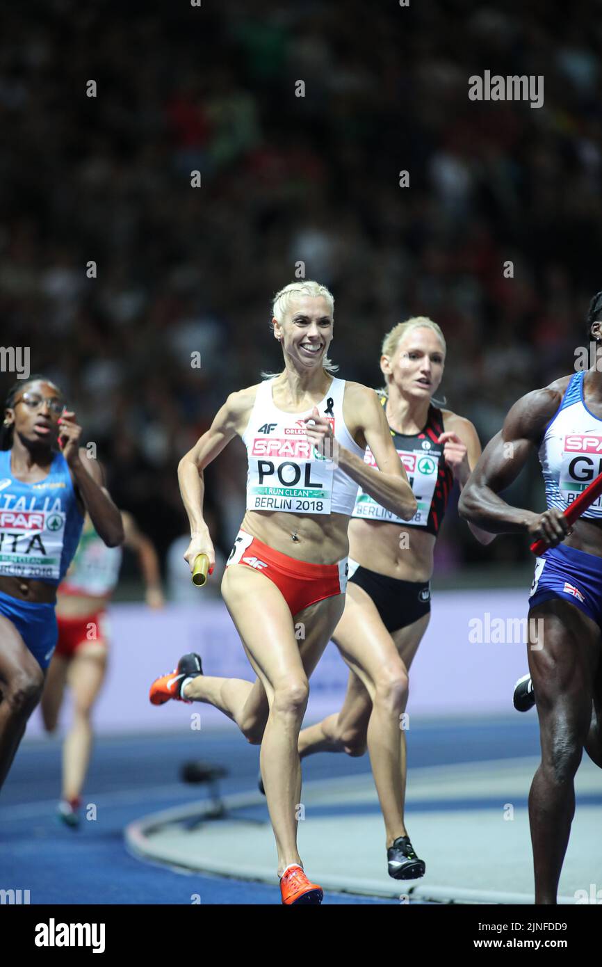 Iga Baumgart-Witan participating in the 4x400 meter relay at the ...