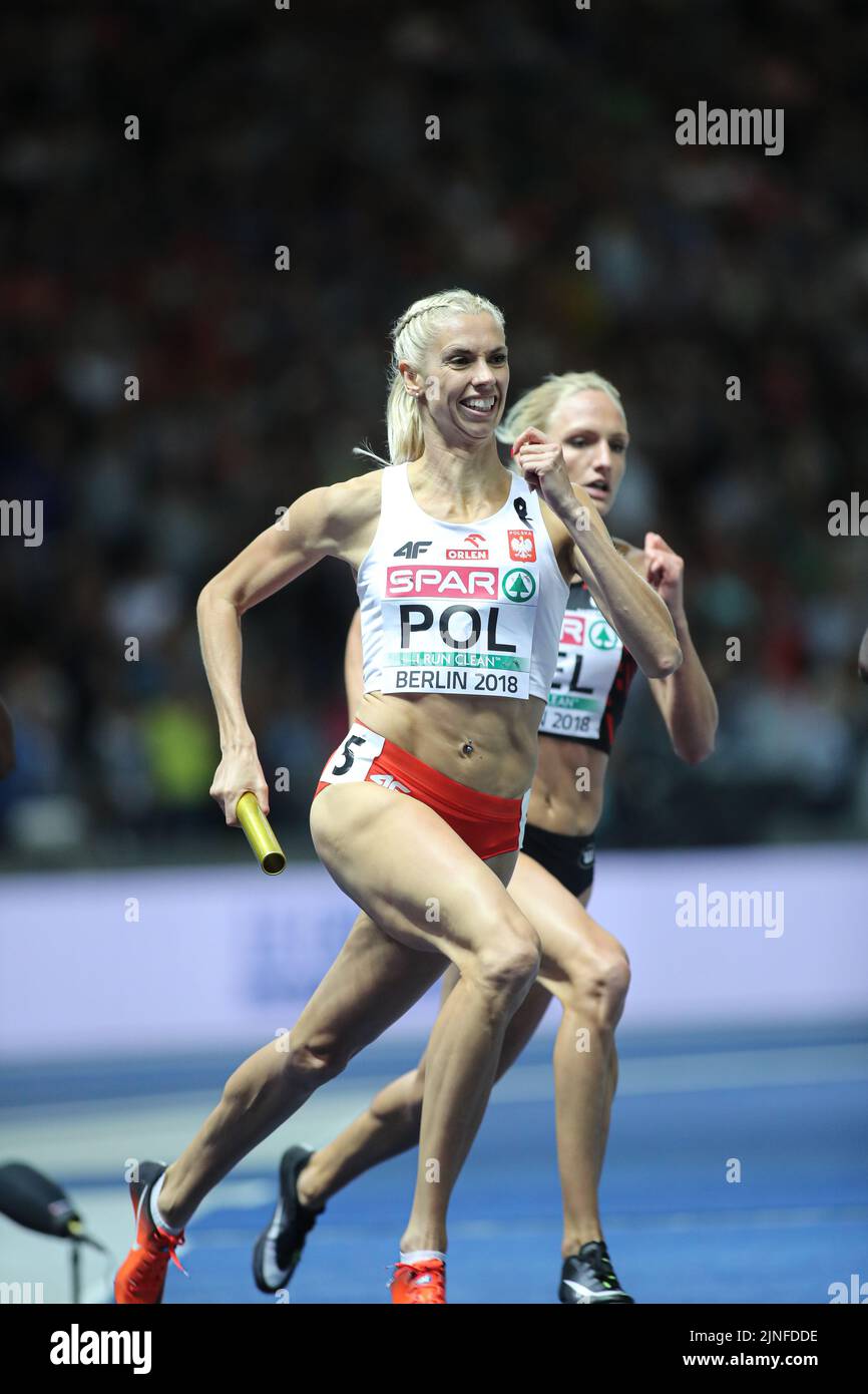 Iga Baumgart-Witan participating in the 4x400 meter relay at the ...