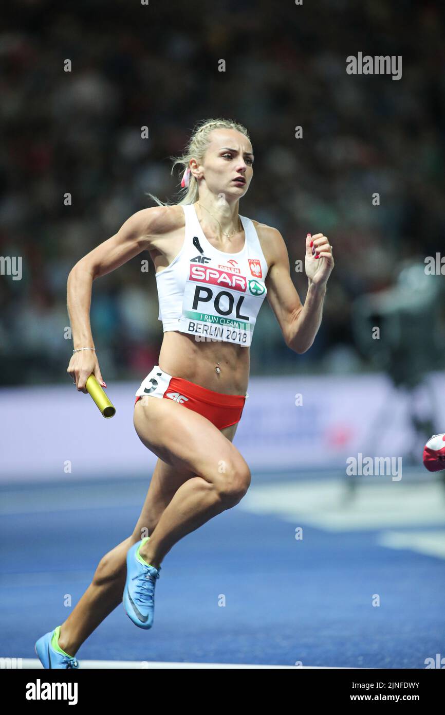 Justyna Święty-Ersetic participating in the 4x400 meter relay at the ...
