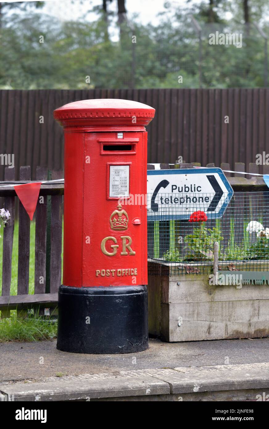 red royal mail gpo post box Stock Photo - Alamy