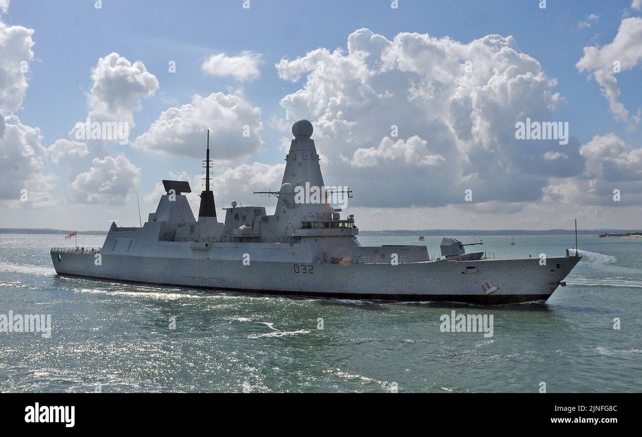 THE NAVY'S NEWEST MULTIMILLION POUND DESTROYER HMS DARING RETURNS TO ...