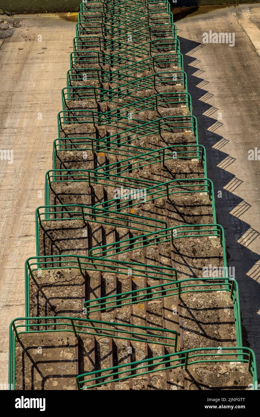 Dam of the Sau reservoir, on the Ter river, during the summer drought ...