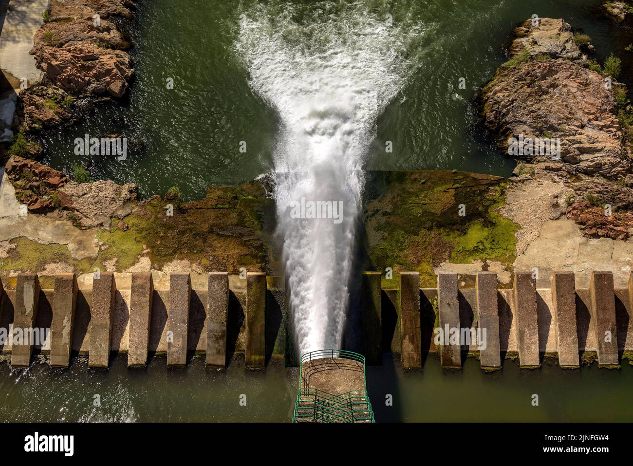 Dam of the Sau reservoir, on the Ter river, during the summer drought ...