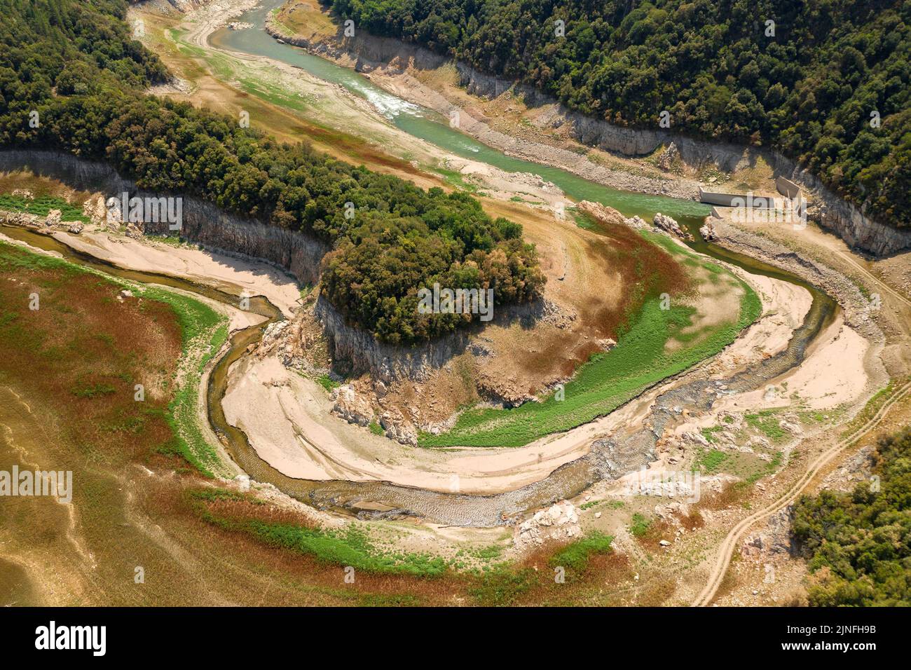 Dry tail meander of the Susqueda reservoir during the summer drought of ...