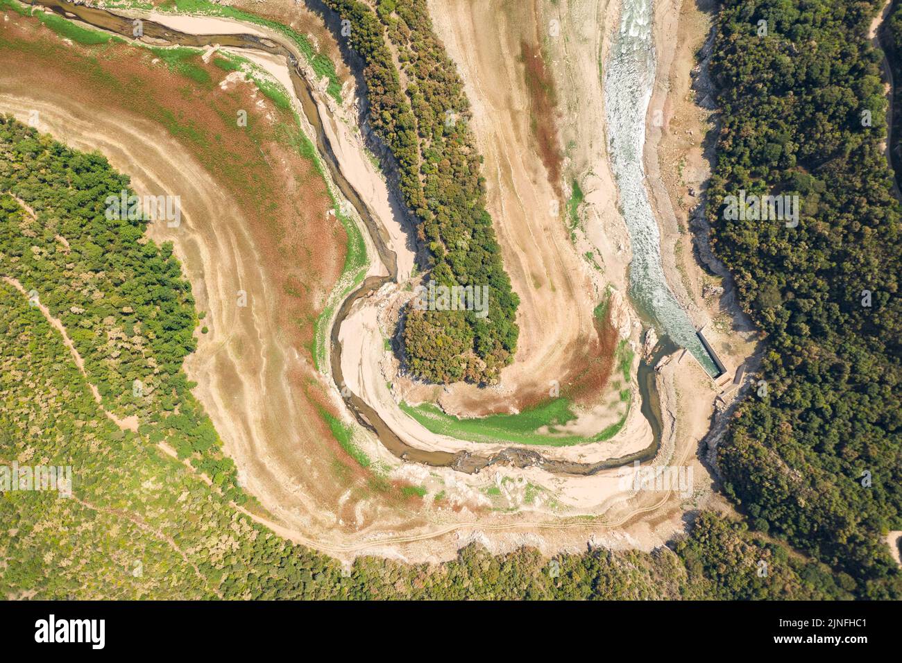 Dry tail meander of the Susqueda reservoir during the summer drought of ...
