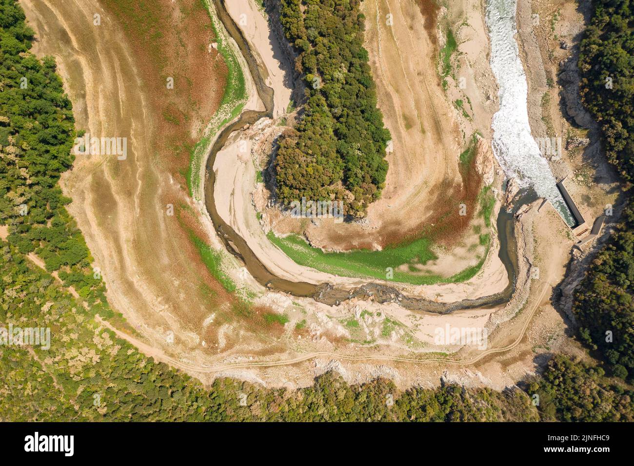 Dry tail meander of the Susqueda reservoir during the summer drought of ...
