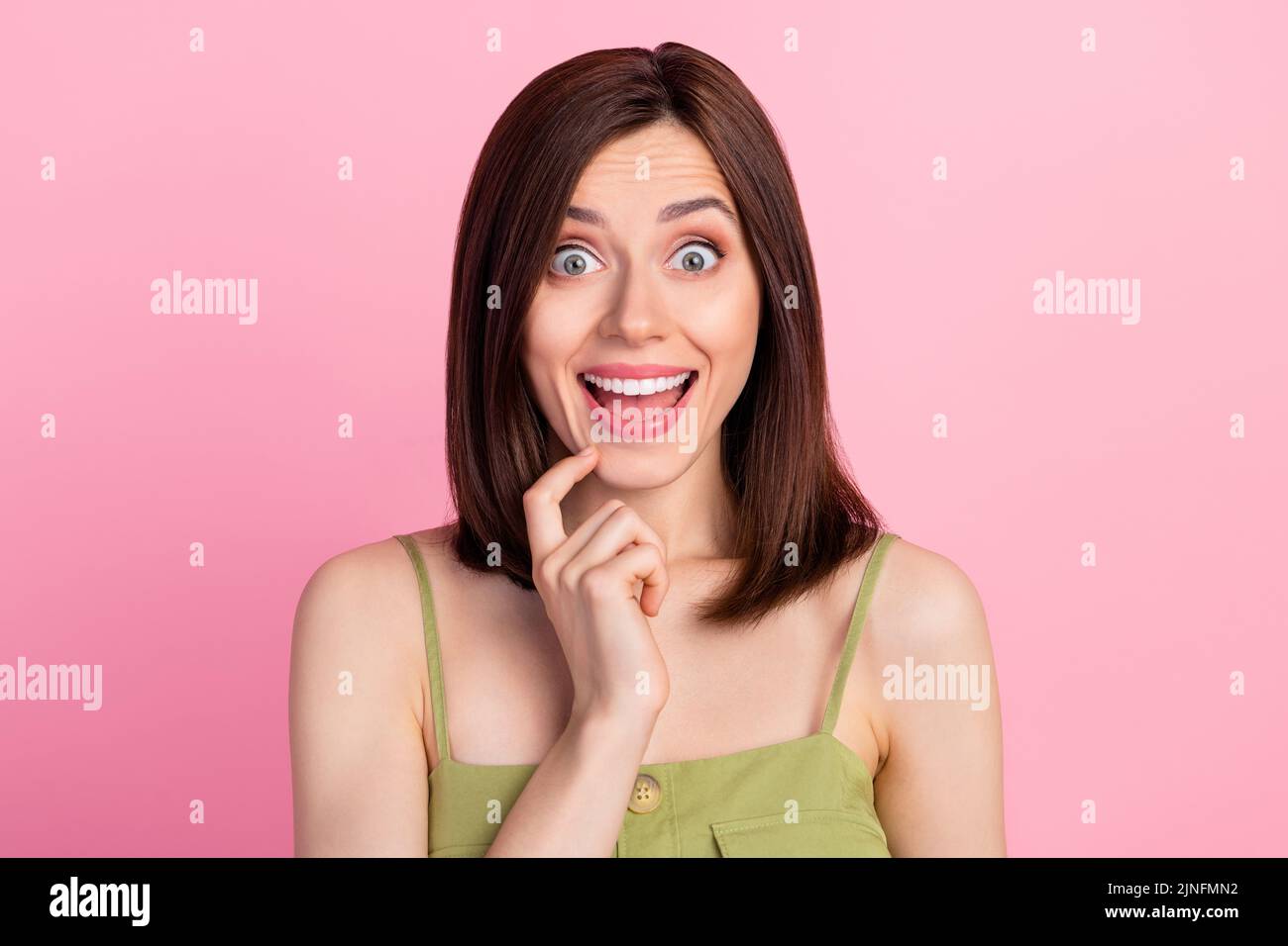 Photo of speechless staring lovely woman dressed khaki overall finger ...