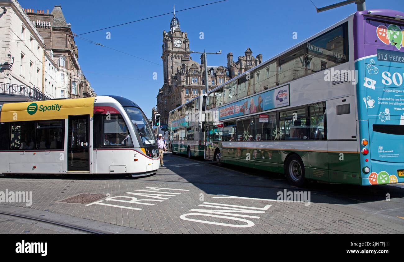 Edinburgh buses 2022 hi-res stock photography and images - Alamy