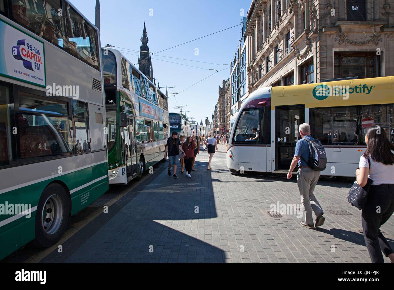 Edinburgh buses 2022 hi-res stock photography and images - Alamy