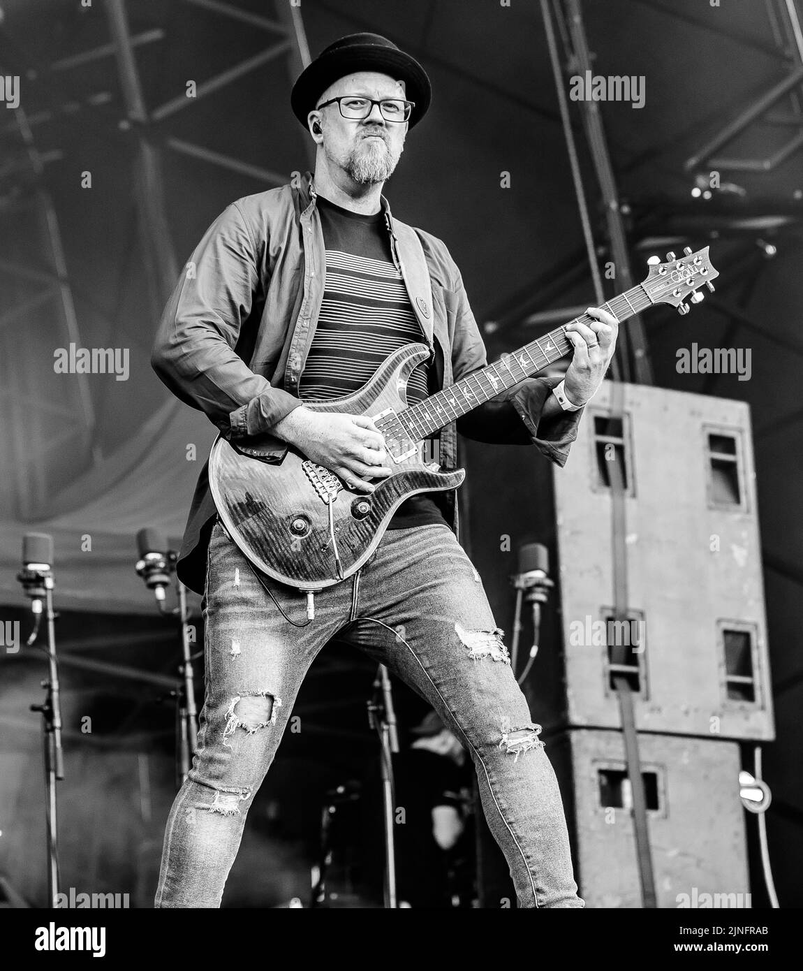 Status quo guitarists rick parfitt Black and White Stock Photos ...