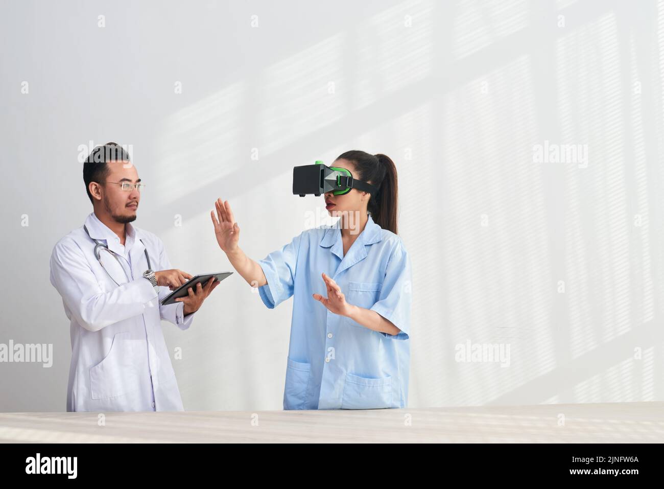Medical vr device hi-res stock photography and images - Alamy