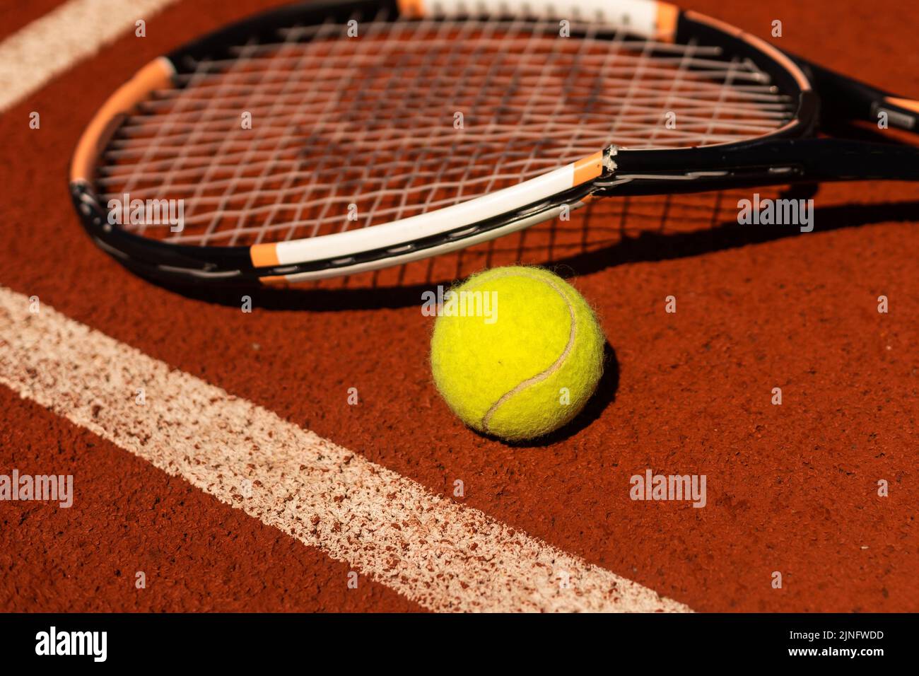 Broken tennis racket hi-res stock photography and images - Alamy
