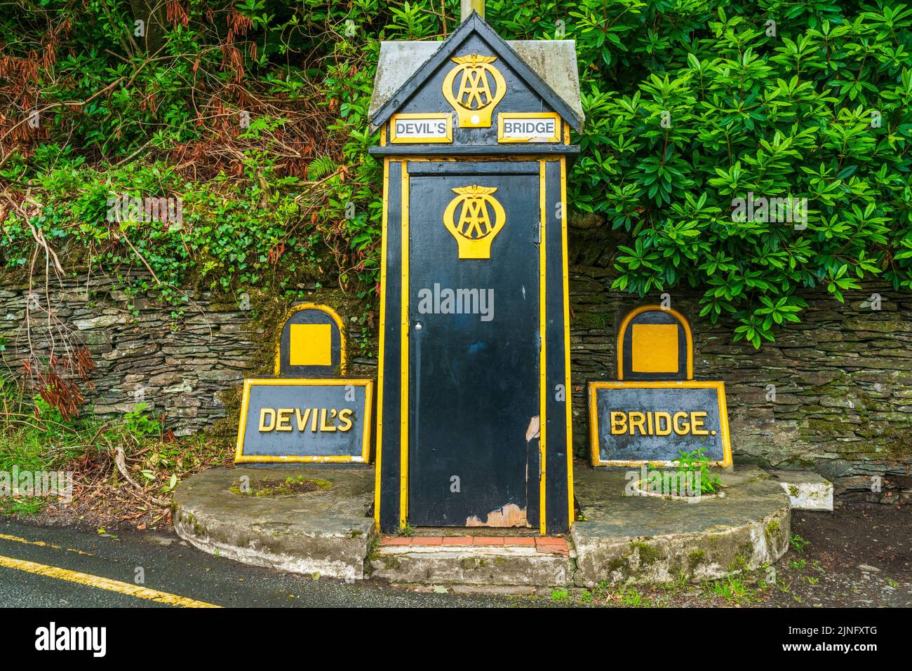 Vintage telephone box in Devil's Bridge, a village and community in ...