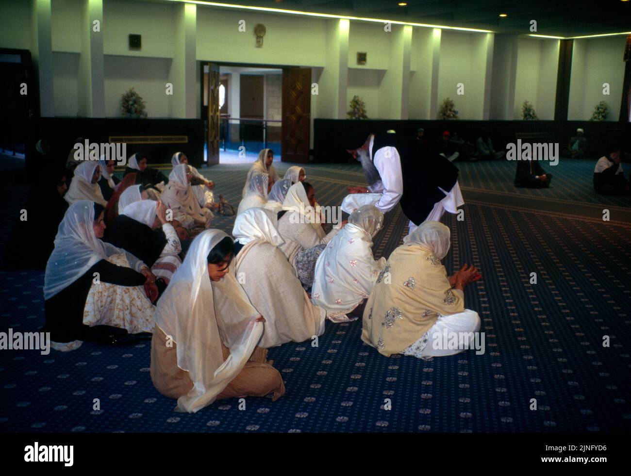 Sikh Funeral Service Giving Out Kara Prashad Gurdwara Sri Guru Singh ...