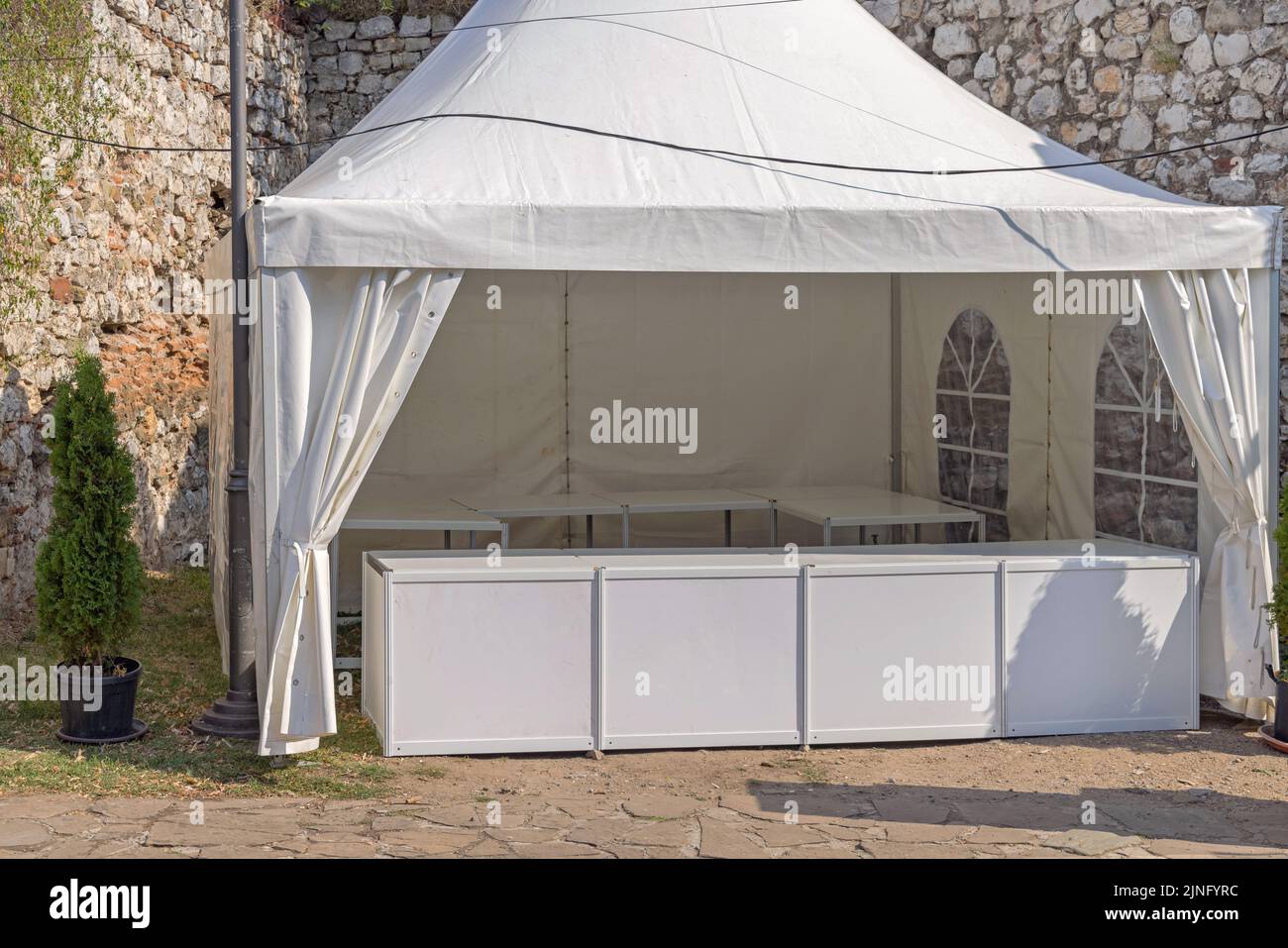 Temporary White Tent Structure Bar Party Event Stock Photo - Alamy