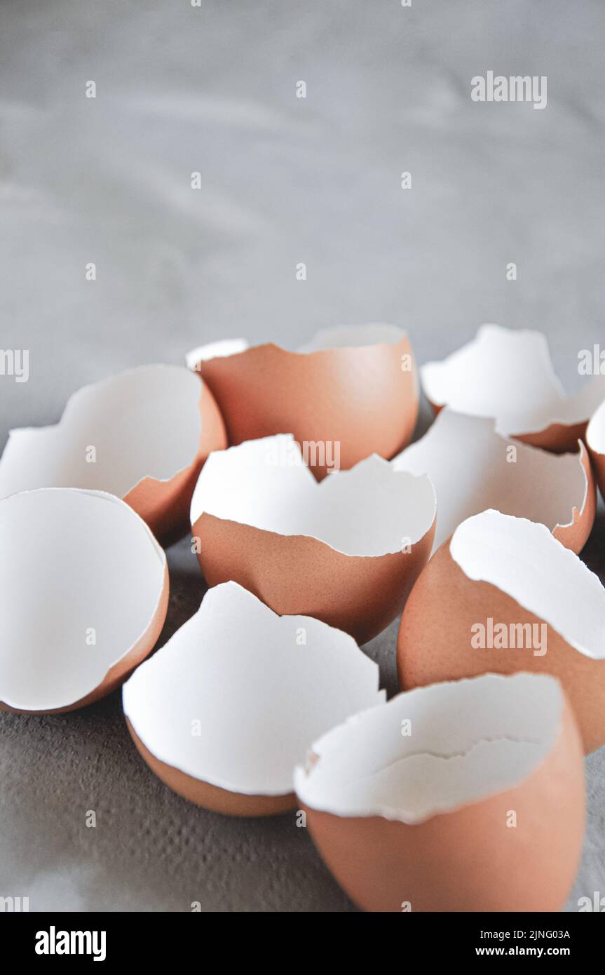 Eggshell table hi-res stock photography and images - Alamy