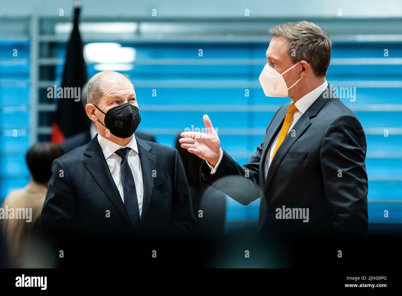 (LR) Olaf Scholz (SPD), Federal Chancellor, and Christian Lindner (FDP ...