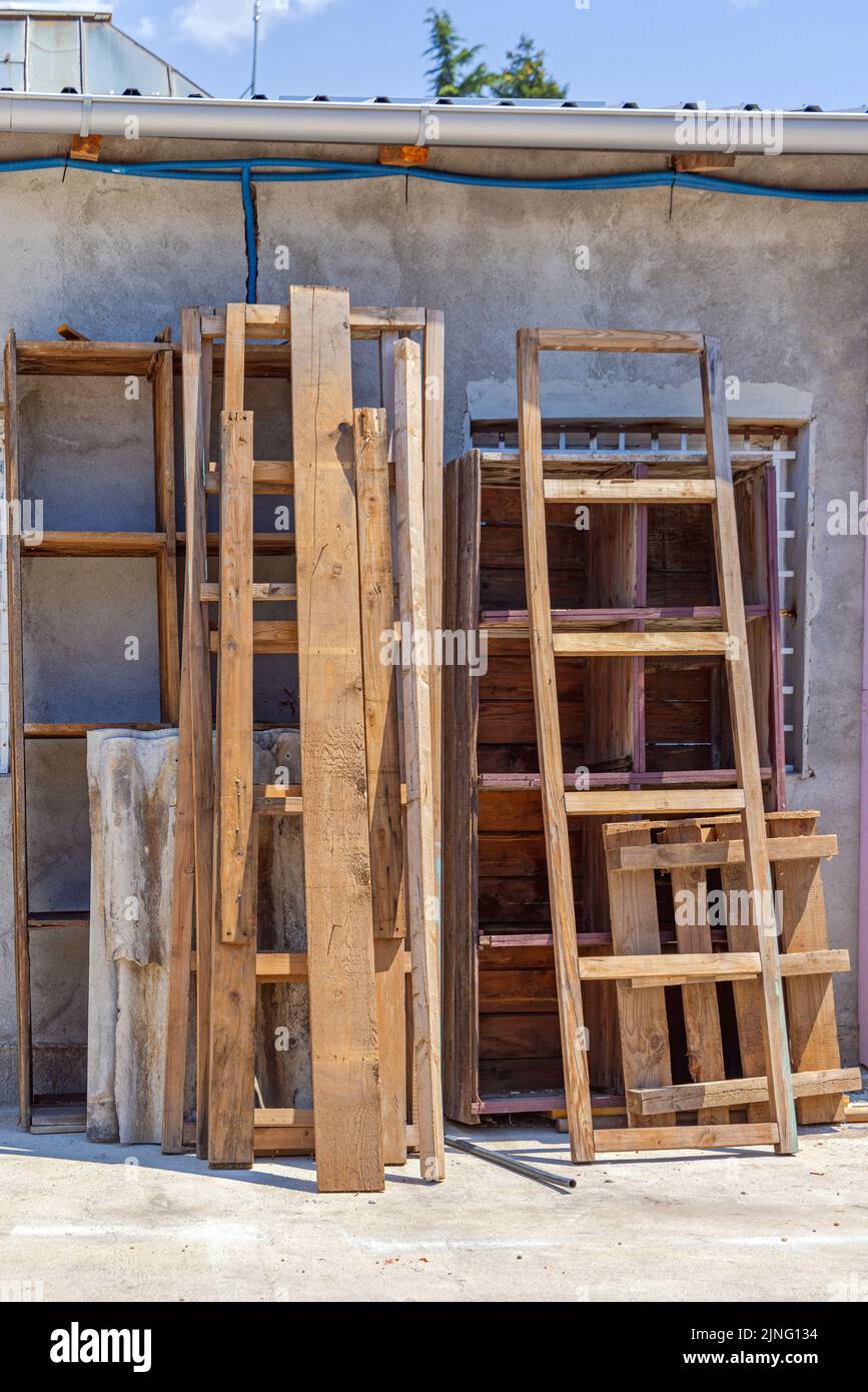 Second hand building material hi-res stock photography and images - Alamy