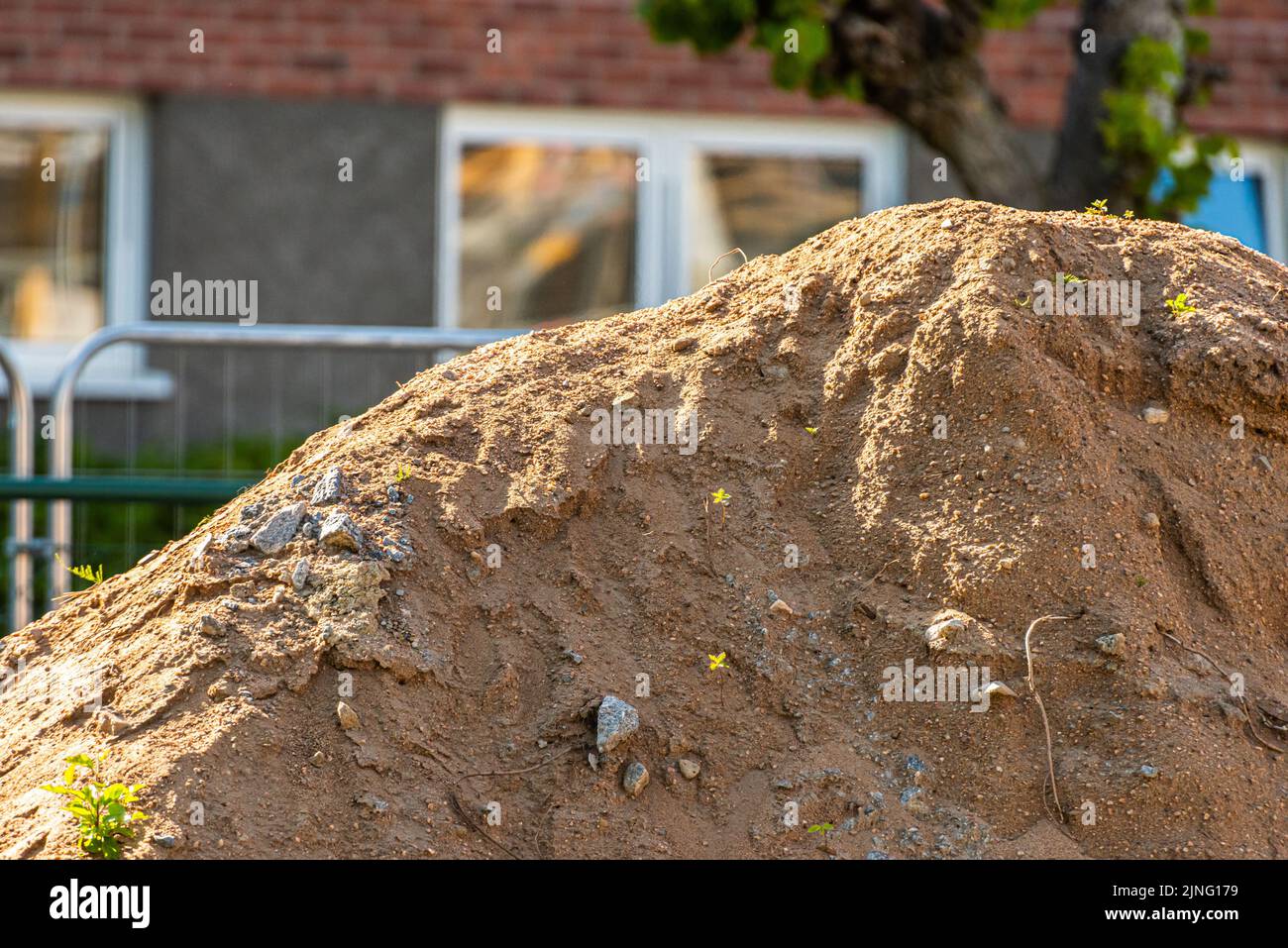 Dirt mound house hi-res stock photography and images - Alamy