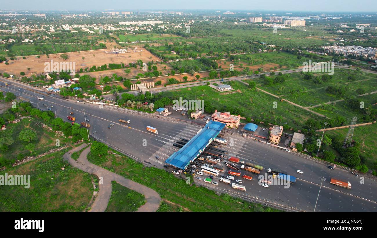 Lorry queue aerial hi-res stock photography and images - Alamy