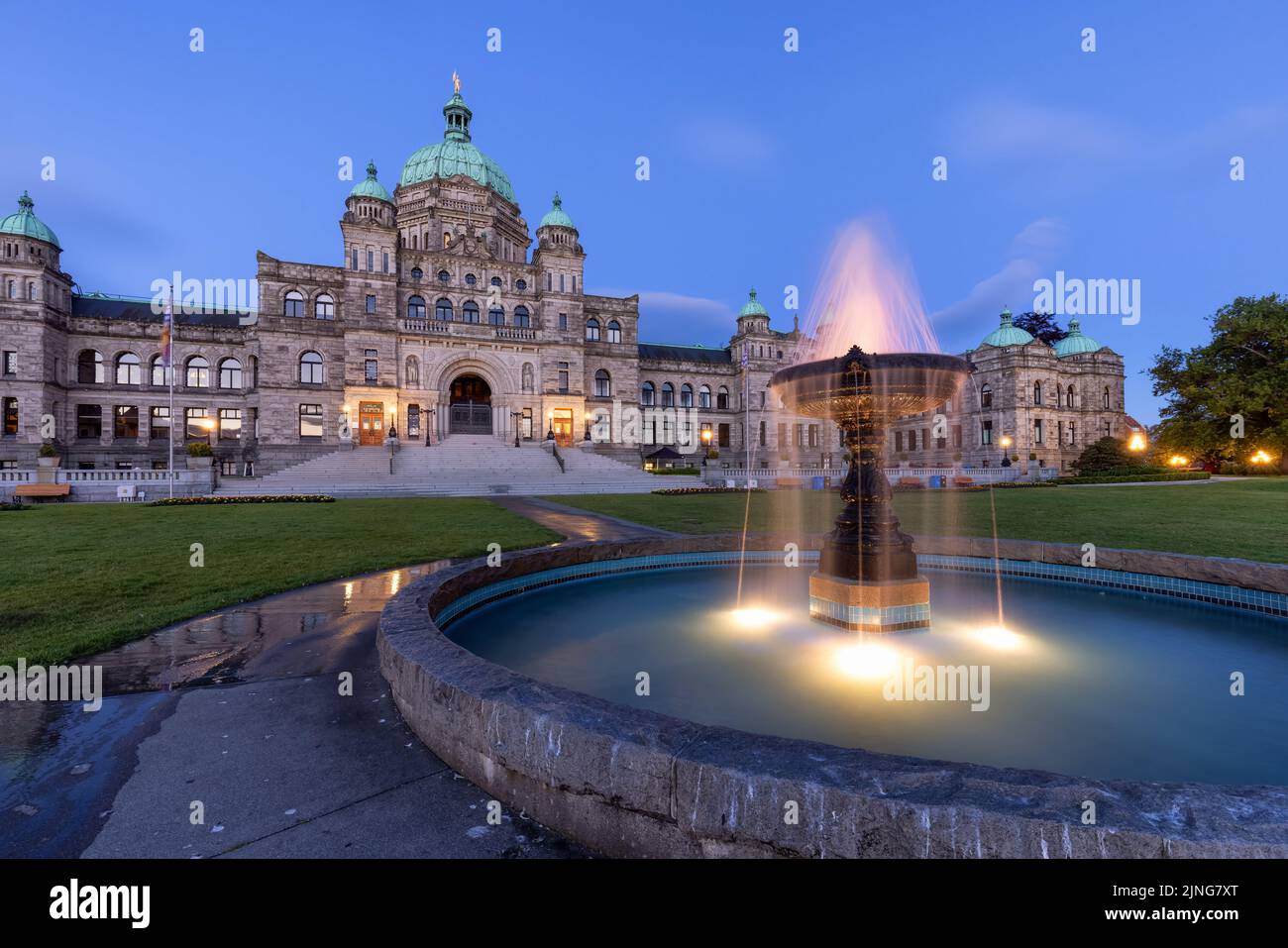 Downtown vancouver water fountain hi-res stock photography and images ...