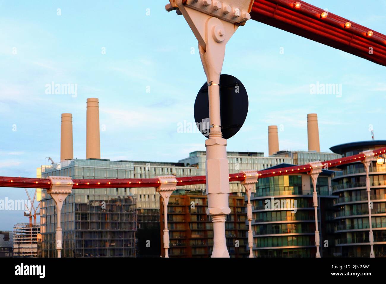 Construction battersea power station hi-res stock photography and ...