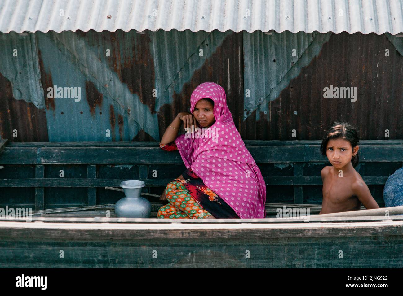 A mother surviving the flood with her child living on the boat Stock ...