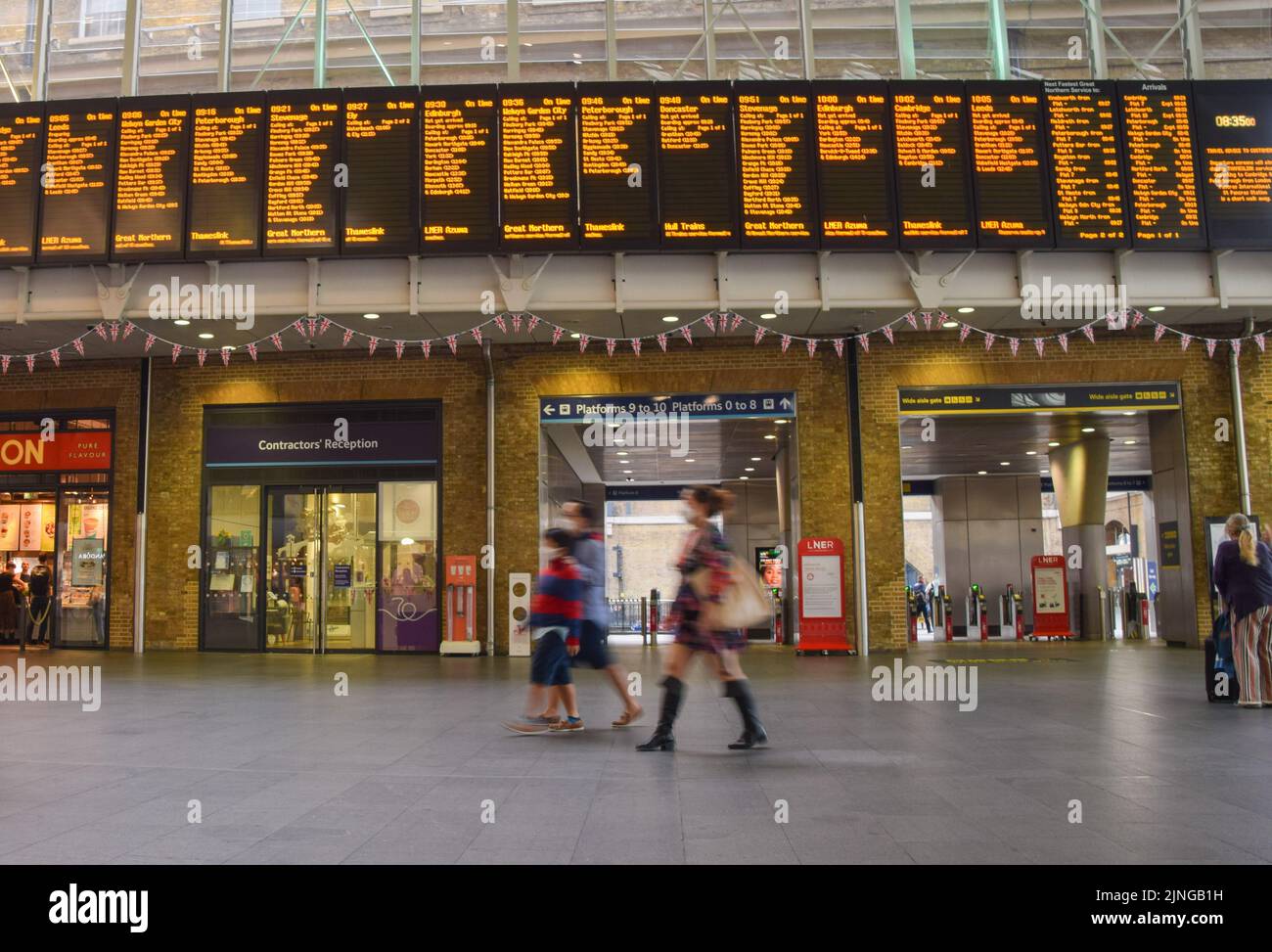 King's Cross railway station main concourse with train information ...