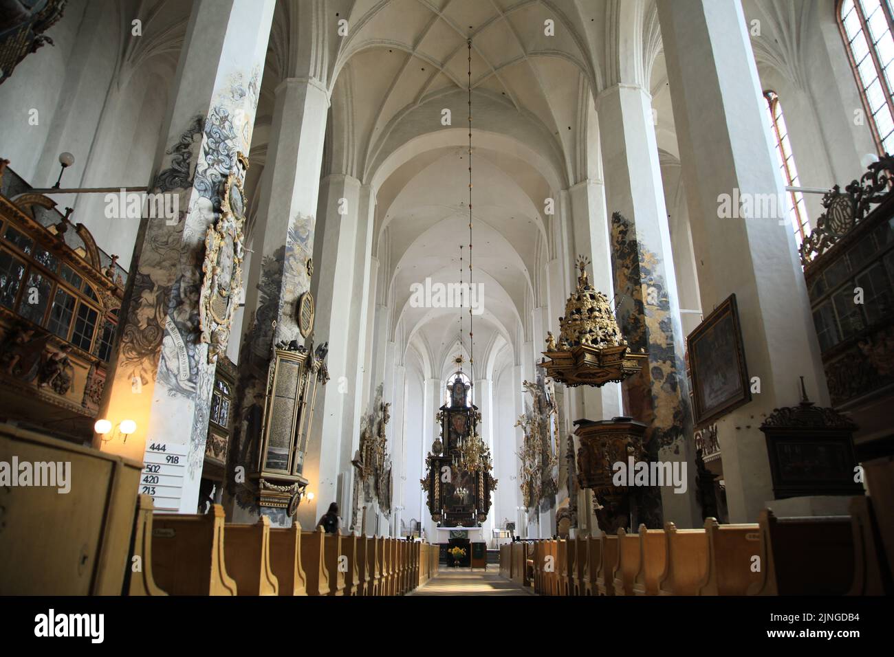 Jahr 1375 erfolgten erneute umfangreiche Umbauten. An der nördlichen ...