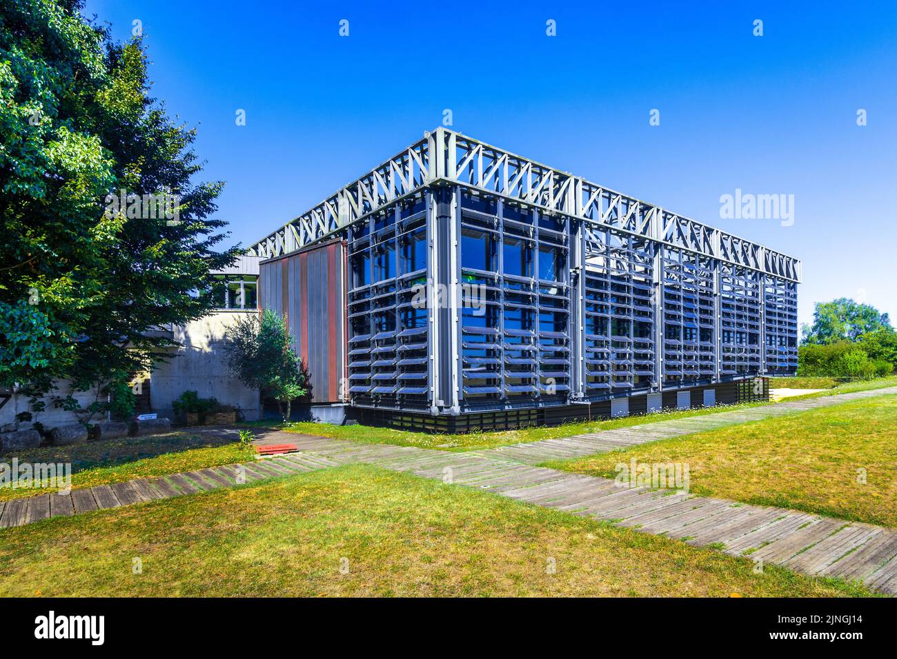 Shades building hi-res stock photography and images - Alamy