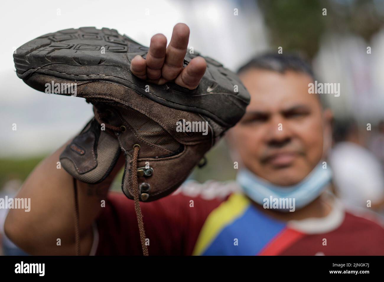 Caracas, Venezuela. 11th Aug, 2022. A demonstrator shows his broken ...