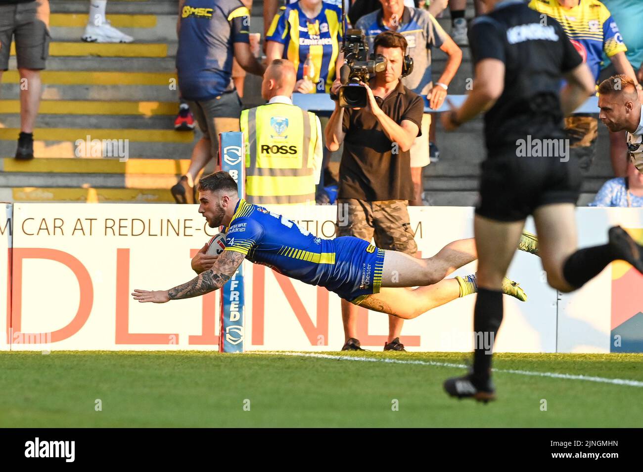 Connor Wrench #23 of Warrington Wolves scores his try Stock Photo - Alamy