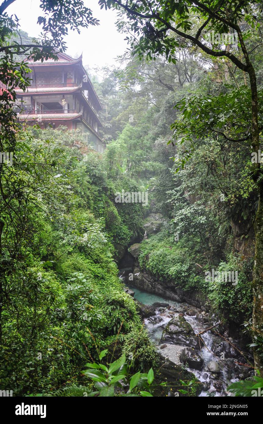 Lake emei china hi-res stock photography and images - Alamy