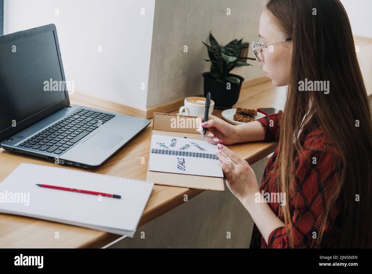 Main life goals, How to Set and Achieve Life Goals. Young woman girl ...