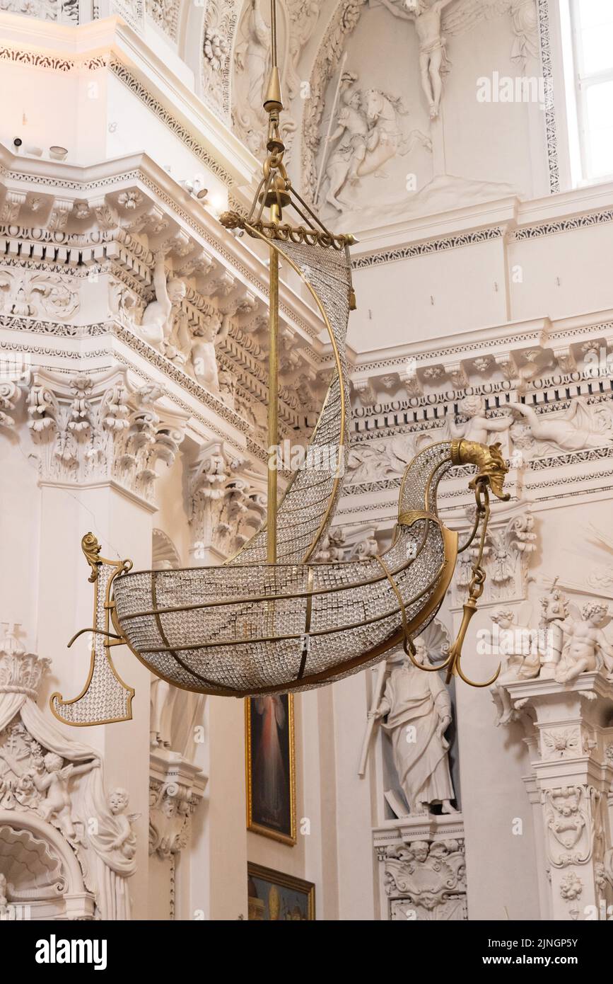 Boat shaped hi-res stock photography and images - Alamy