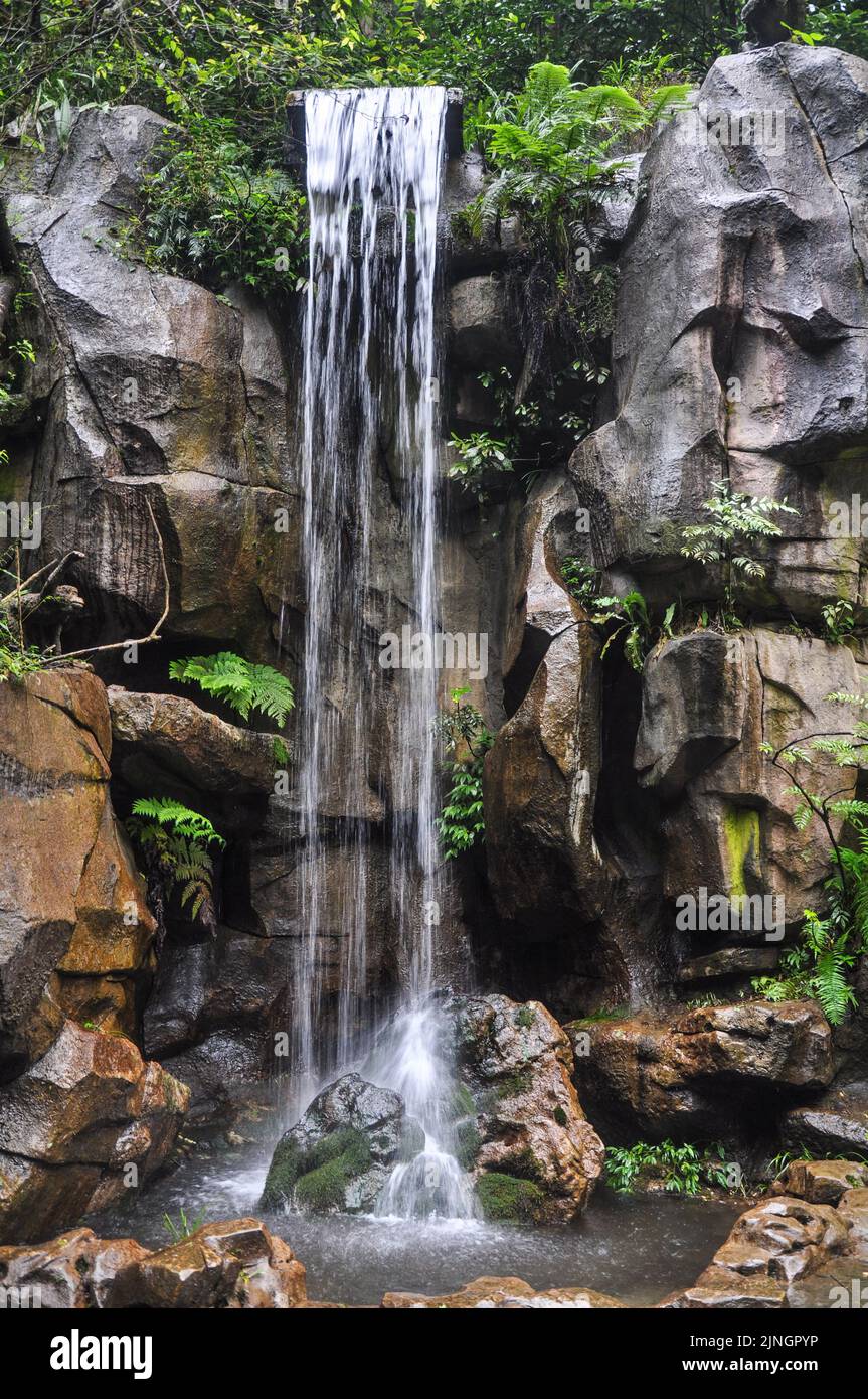Emei lake hi-res stock photography and images - Alamy