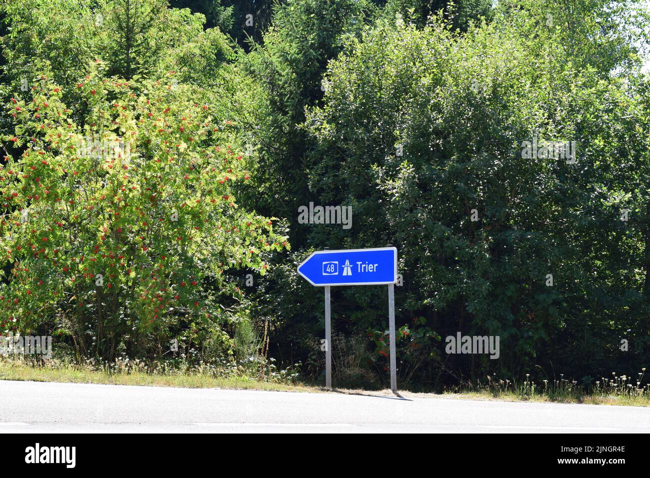 Autobahn exit and entry at Laubach, A48 Stock Photo - Alamy
