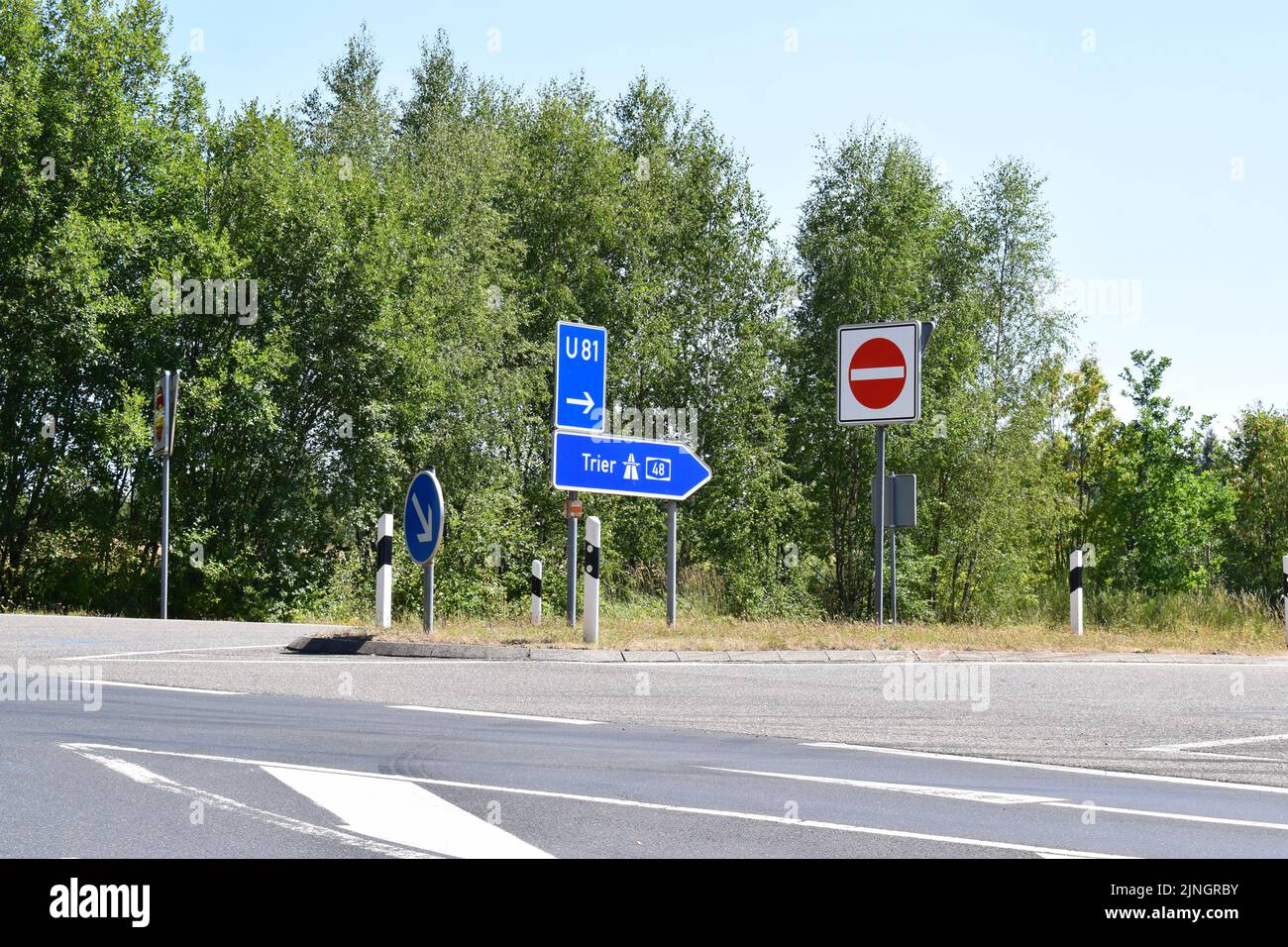 Autobahn exit and entry at Laubach, A48 Stock Photo - Alamy