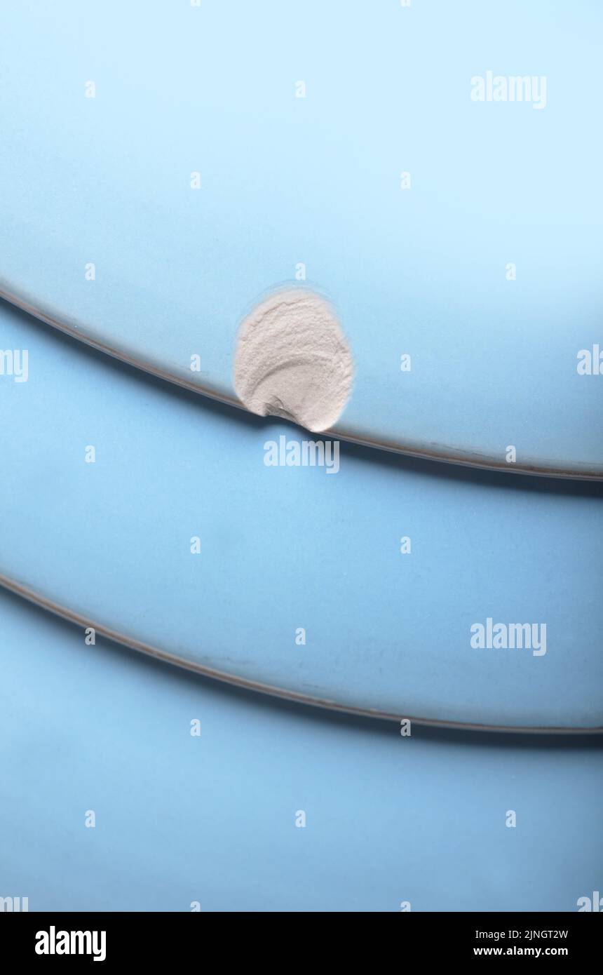 Chipped plates hi-res stock photography and images - Alamy