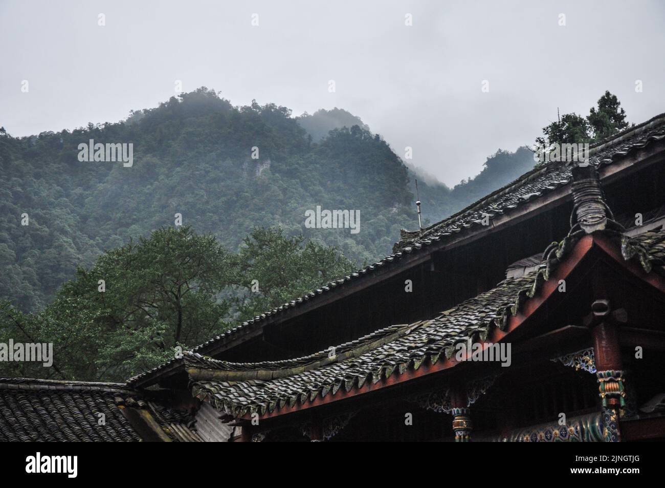Emei lake hi-res stock photography and images - Alamy