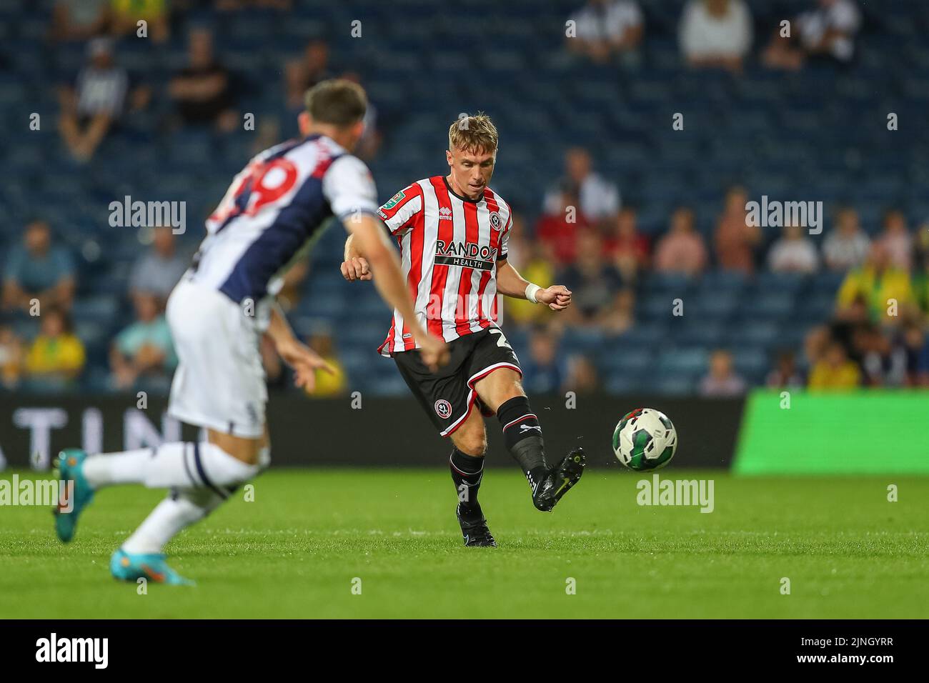 Ben Osborn #23 of Sheffield United passes the ball Stock Photo - Alamy