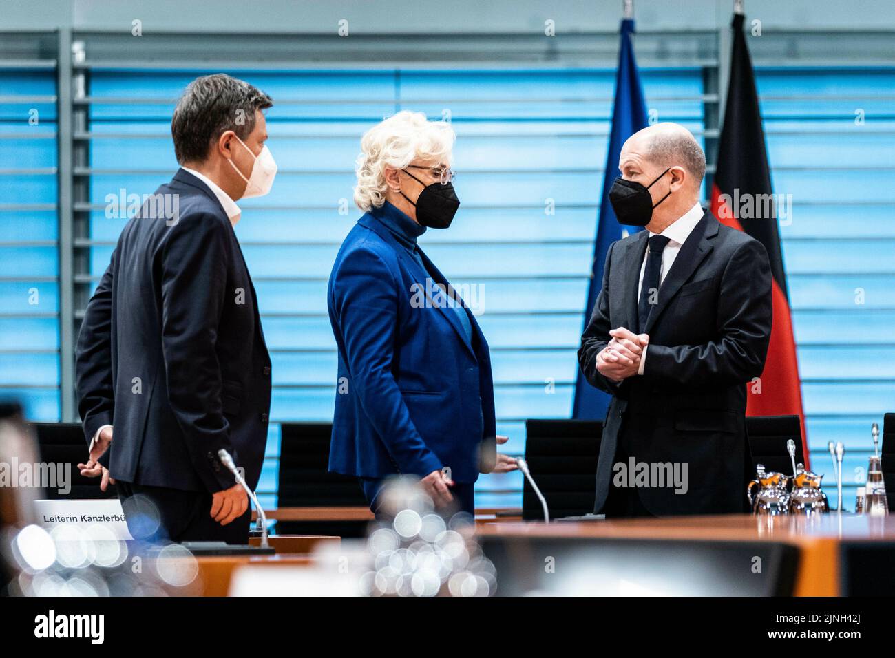 (RL) Olaf Scholz (SPD), Federal Chancellor, Christine Lambrecht (SPD ...