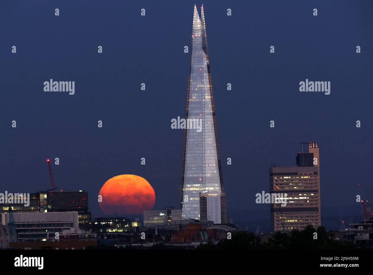 Full moon the shard hi-res stock photography and images - Alamy