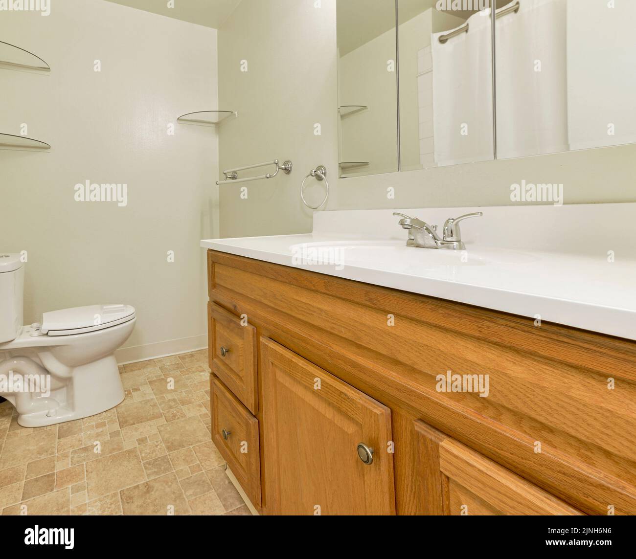 Modern residential bathroom interior Stock Photo - Alamy