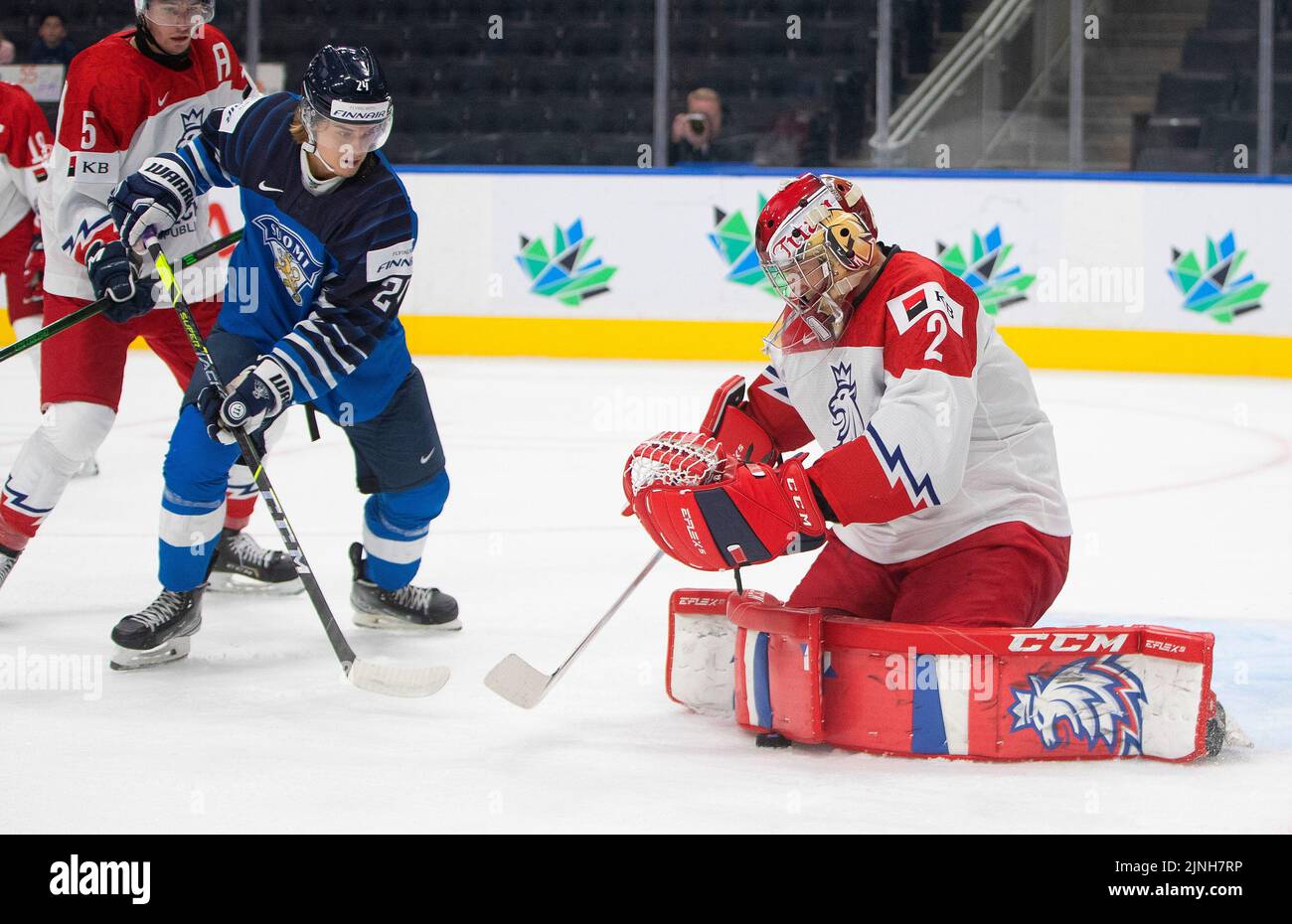 Finland's Ville Koivunen (24) is stopped by Czechia's goalie Jan Bednar ...