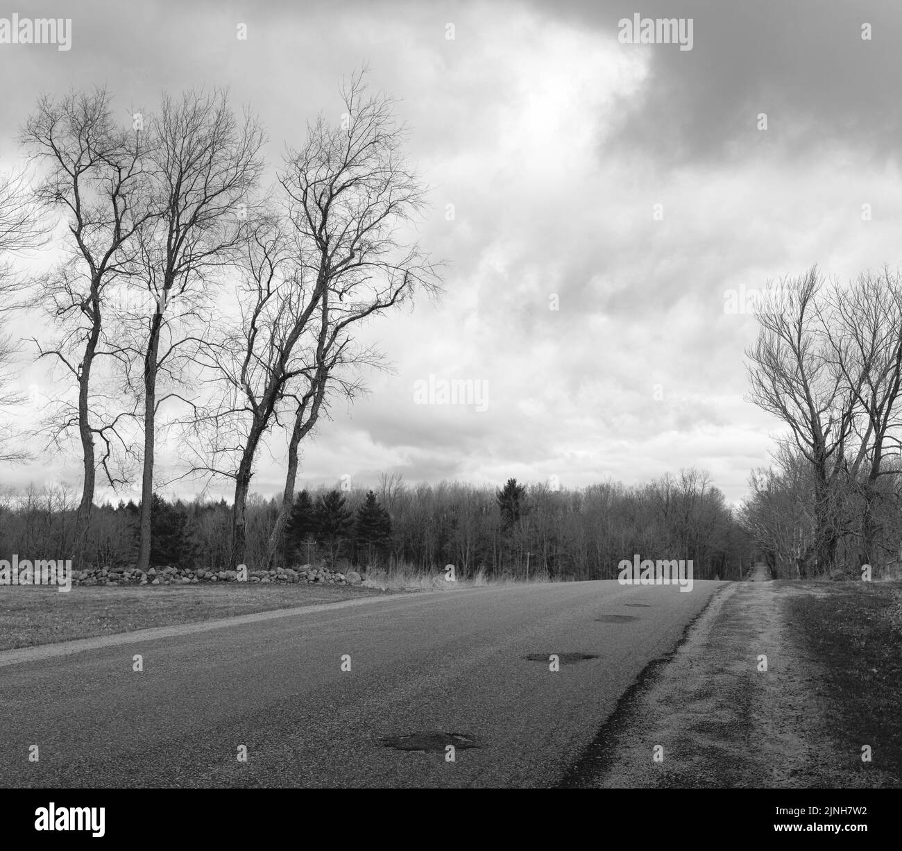 Empty asphalt road view Black and White Stock Photos & Images - Alamy