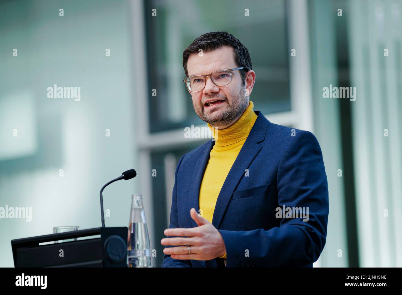 Politik politics editorial politiker infection protection act port hi ...